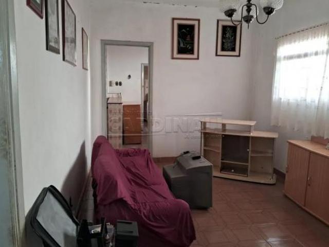 Casa para venda em Centro de 220.00m² com 3 Quartos e 2 Garagens