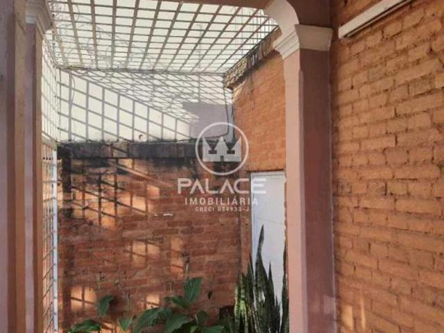 Casa para venda em Centro de 221.00m² com 1 Quarto, 1 Suite e 4 Garagens