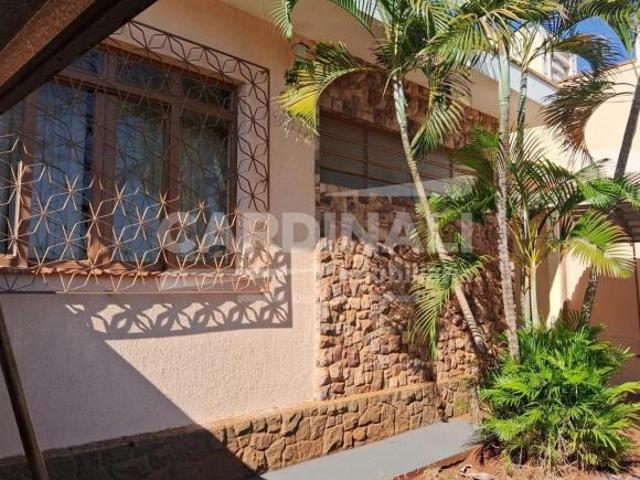 Casa para venda em Centro de 222.00m² com 3 Quartos, 1 Suite e 3 Garagens