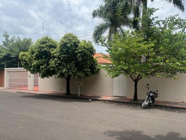 Casa para venda em Centro de 230.00m² com 3 Quartos, 3 Suites e 2 Garagens