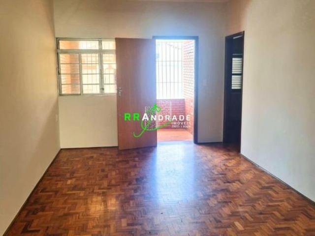 Casa para venda em Centro de 232.00m² com 3 Quartos e 1 Garagem