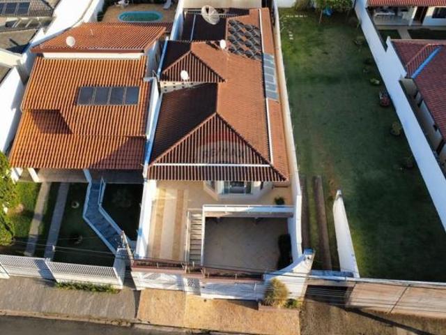 Casa para venda em Centro de 234.69m² com 4 Quartos, 1 Suite e 4 Garagens