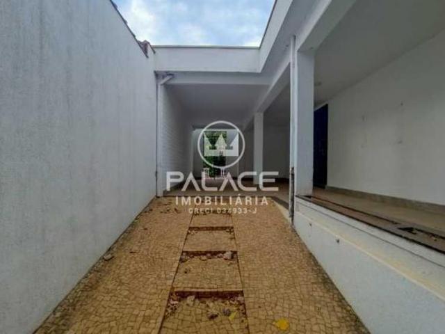 Casa para venda em Centro de 235.00m² com 1 Quarto, 1 Suite e 3 Garagens