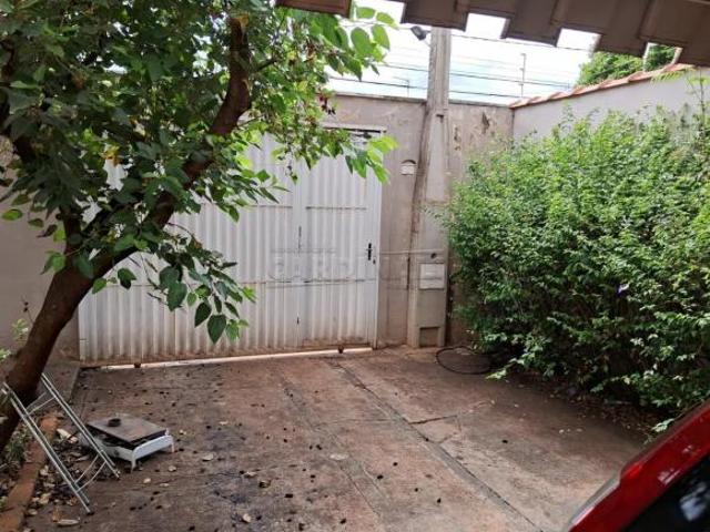 Casa para venda em Centro de 236.00m² com 3 Quartos, 1 Suite e 2 Garagens