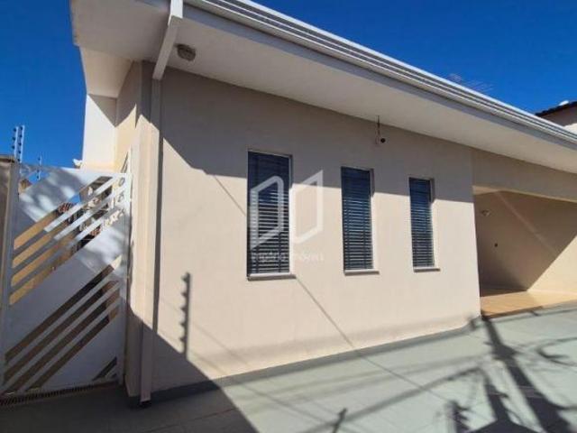 Casa para venda em Centro de 361.00m² com 3 Quartos, 1 Suite e 5 Garagens