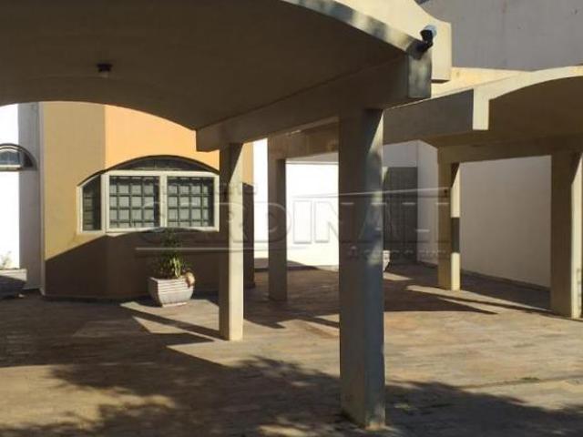 Casa para venda em Centro de 364.00m² com 3 Quartos, 3 Suites e 8 Garagens