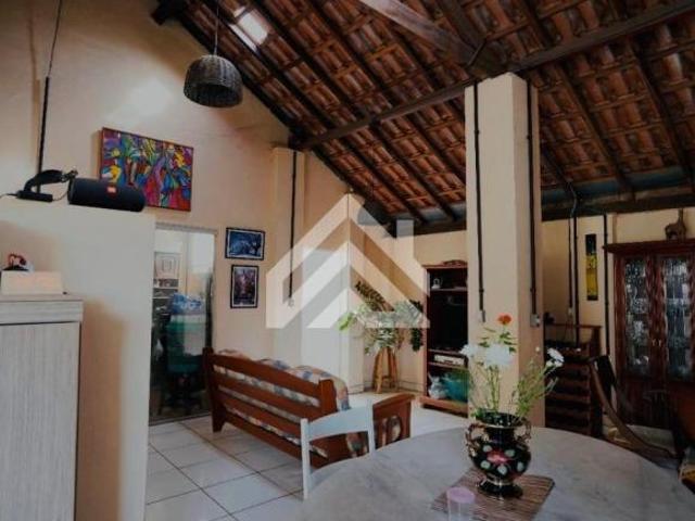 Casa para venda em Centro de 370.00m² com 2 Quartos e 5 Garagens