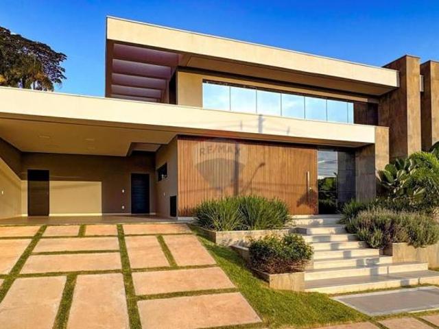 Casa para venda em Centro de 374.00m² com 3 Quartos e 3 Suites