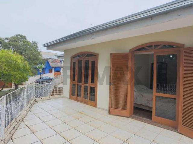Casa para venda em Centro de 376.00m² com 3 Quartos, 3 Suites e 4 Garagens