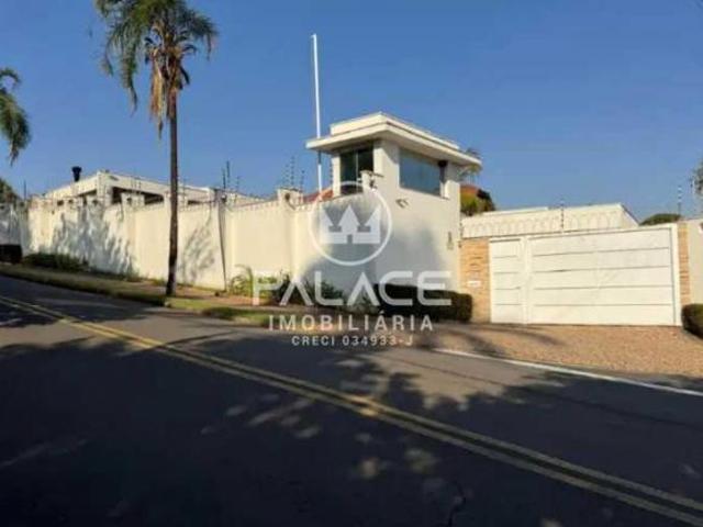 Casa para venda em Centro de 390.00m² com 1 Quarto, 3 Suites e 8 Garagens