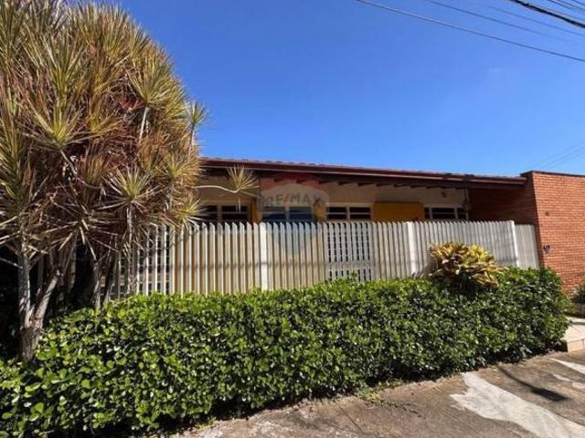 Casa para venda em Centro de 391.40m² com 4 Quartos, 2 Suites e 3 Garagens