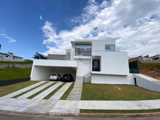 Casa para venda em Centro de 300.00m² com 2 Quartos, 2 Suites e 4 Garagens