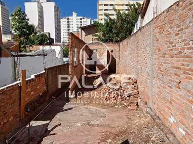 Casa para venda em Centro de 30.00m² com 1 Quarto, 1 Suite e 1 Garagem