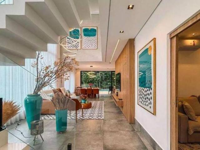 Casa para venda em Centro de 316.00m² com 5 Quartos, 4 Suites e 4 Garagens