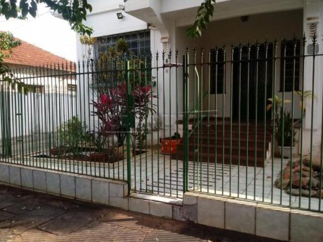 Casa para venda em Centro de 318.00m² com 5 Quartos, 3 Suites e 8 Garagens
