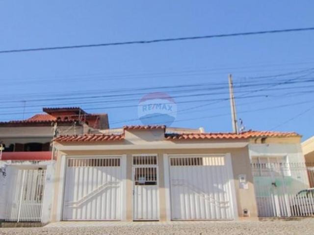 Casa para venda em Centro de 320.00m² com 3 Quartos, 3 Suites e 4 Garagens