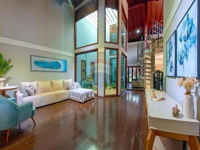 Casa para venda em Centro de 339.00m² com 4 Quartos, 4 Suites e 4 Garagens