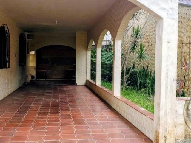 Casa para venda em Centro de 420.00m² com 5 Quartos, 3 Suites e 4 Garagens