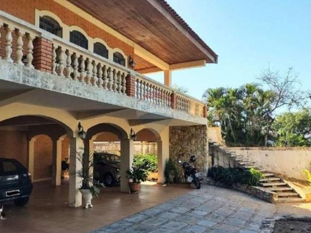 Casa para venda em Centro de 422.40m² com 5 Quartos, 1 Suite e 8 Garagens