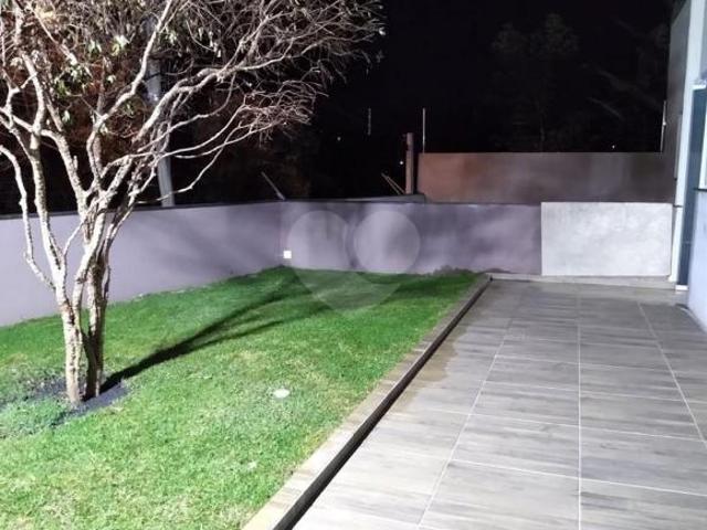 Casa para venda em Centro de 430.00m² com 3 Quartos, 3 Suites e 6 Garagens