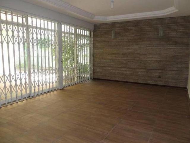 Casa para venda em Centro de 520.00m² com 4 Quartos, 1 Suite e 4 Garagens