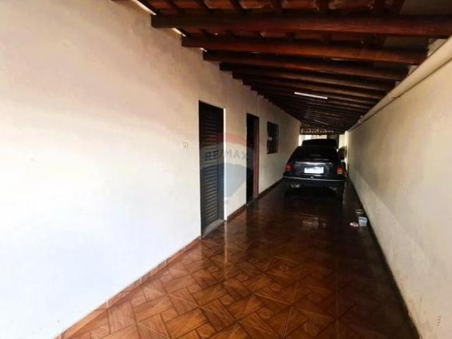 Casa para venda em Centro de 60.00m² com 2 Quartos e 5 Garagens