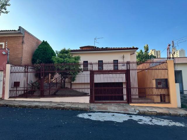 Casa para venda em Centro em Araraquara São Paulo de 199.00m² com 3 Quartos, 1 Suíte e 3 Garagens