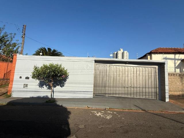 Casa para venda em Centro em Araraquara São Paulo de 208.00m² com 3 Quartos, 1 Suíte e 4 Garagens
