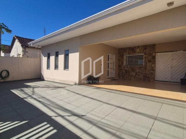 Casa para venda em Centro em Araraquara São Paulo de 361.00m² com 3 Quartos, 1 Suíte e 5 Garagens
