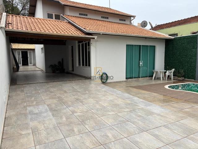 Casa para venda e aluguel em Centro em Botucatu São Paulo de 217.45m² com 3 Quartos, 1 Suíte e 8 Garagens