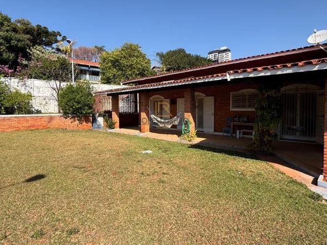 Casa para venda em Centro em Botucatu São Paulo de 360.00m² com 3 Quartos, 1 Suíte e 3 Garagens
