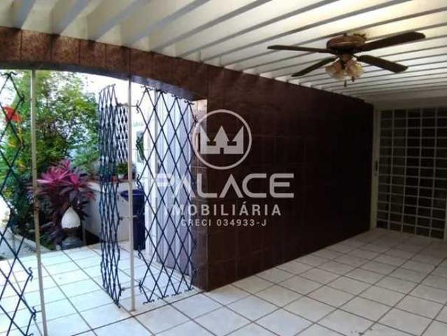 Casa para venda em Centro em Piracicaba São Paulo de 245.00m² com 3 Quartos, 1 Suíte e 4 Garagens
