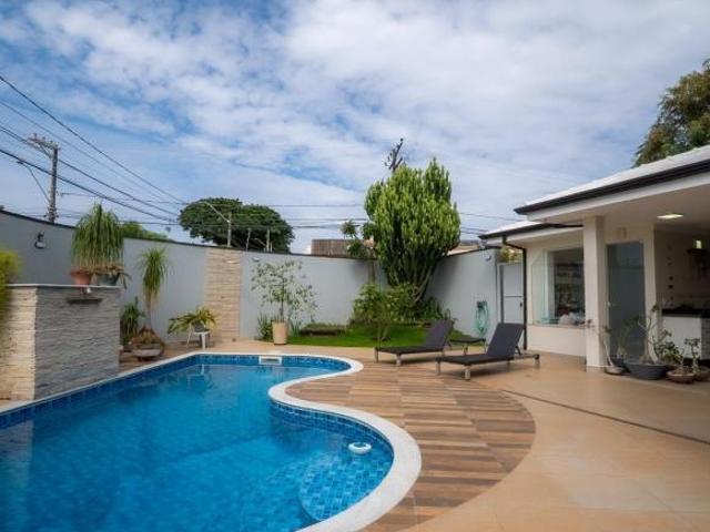 Casa para venda em Chácara Areal com 4 quartos, sendo 4 suítes, 225m²