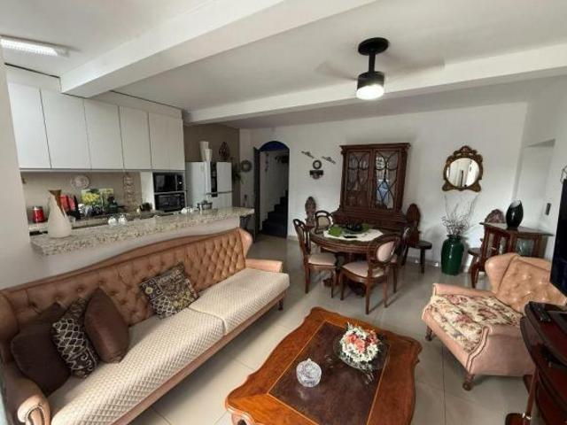 Casa para venda em Chácara Da Barra de 245.00m² com 6 Quartos, 1 Suite e 2 Garagens