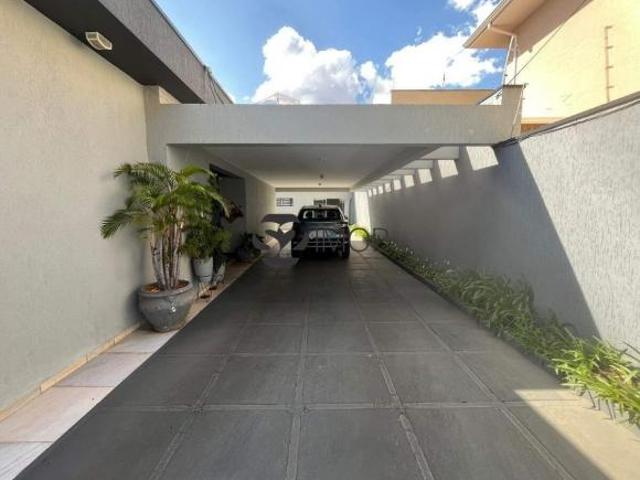 Casa para venda em Chácara do Ouro de 412.00m² com 5 Quartos, 2 Suites e 6 Garagens