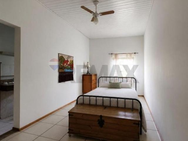 Casa para venda em Chácara Freitas de 229.00m² com 2 Quartos, 2 Suites e 2 Garagens