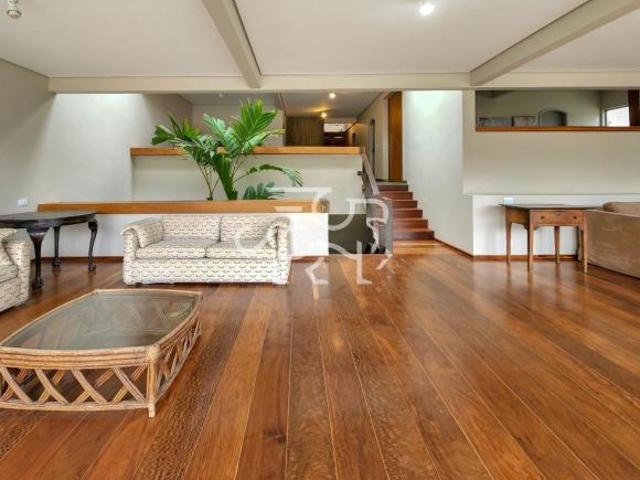Casa para venda em Chácara Itaim de 900.00m² com 5 Quartos, 5 Suites e 8 Garagens