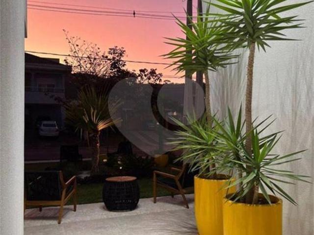 Casa para venda em Chacara Jardim Patelli de 290.00m² com 4 Quartos, 4 Suites e 2 Garagens
