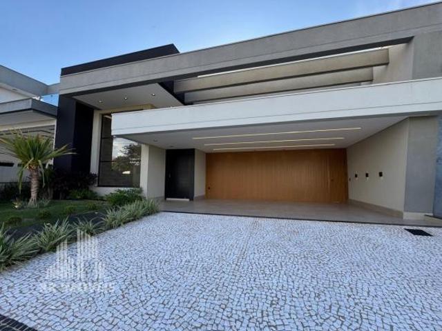 Casa para venda em Chácara Letônia de 280.00m² com 3 Quartos, 3 Suites e 4 Garagens