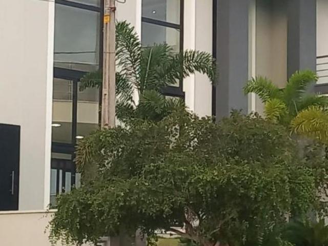 Casa para venda em Chácara Letônia de 450.00m² com 5 Quartos, 4 Suites e 3 Garagens