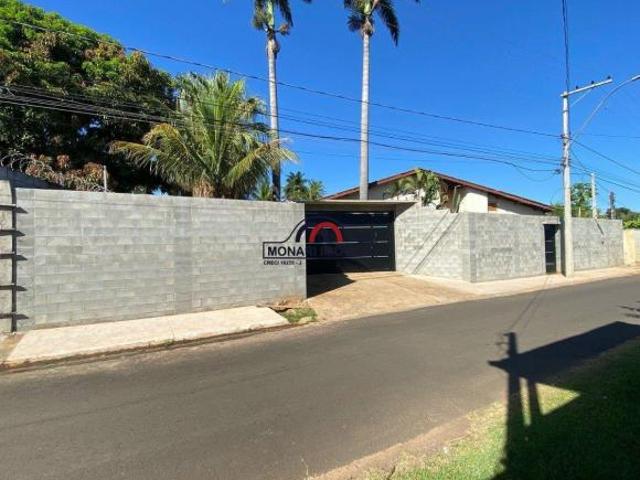 Casa para venda em Chácara Lucília de 351.00m² com 3 Quartos, 1 Suite e 4 Garagens