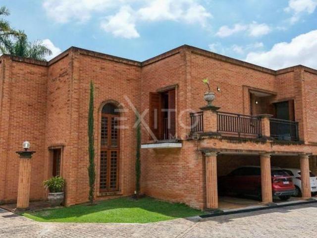 Casa para venda em Chácara Malota de 679.00m² com 6 Quartos, 4 Suites e 4 Garagens