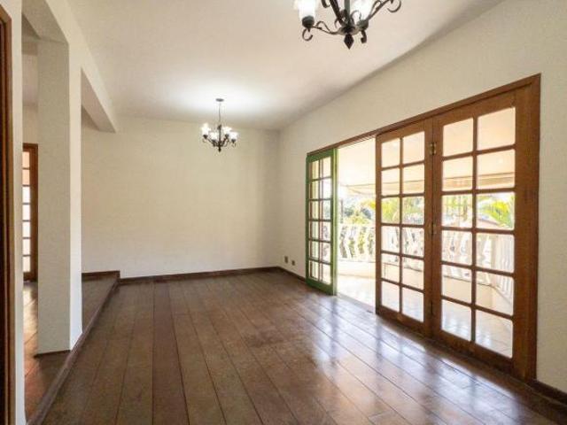 Casa para venda em Chácara Pavoeiro de 171.00m² com 3 Quartos, 1 Suite e 4 Garagens