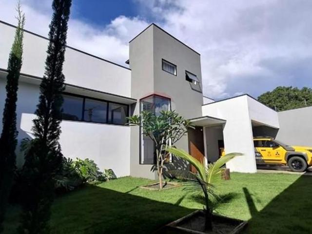 Casa para venda em Chácara Santa Fé de 525.00m² com 3 Quartos e 1 Suite