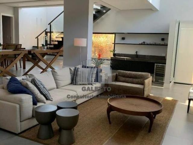 Casa para venda em Chácaras Silvania de 358.91m² com 4 Quartos, 4 Suites e 4 Garagens
