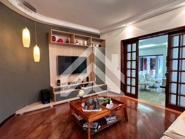 Casa para venda em Cidade Jardim de 408.00m² com 4 Quartos, 1 Suite e 5 Garagens