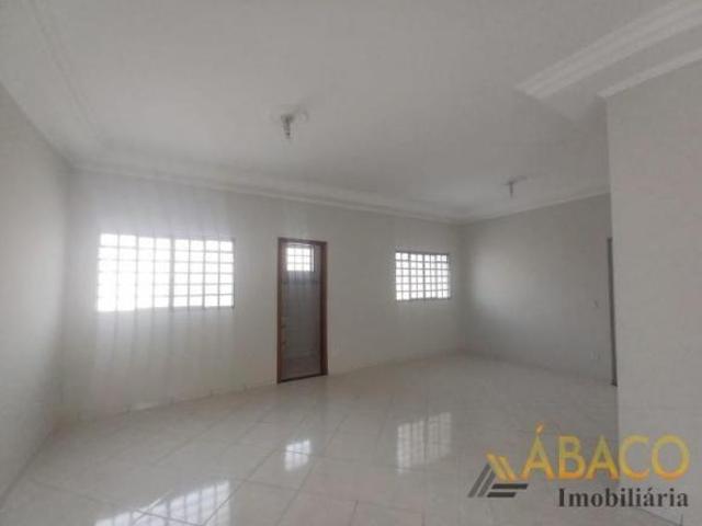 Casa para venda em Cidade Jardim de 177.00m² com 3 Quartos, 1 Suite e 2 Garagens