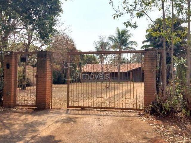 Casa para venda em Cidade Jardim de 265.00m² com 3 Quartos, 1 Suite e 2 Garagens