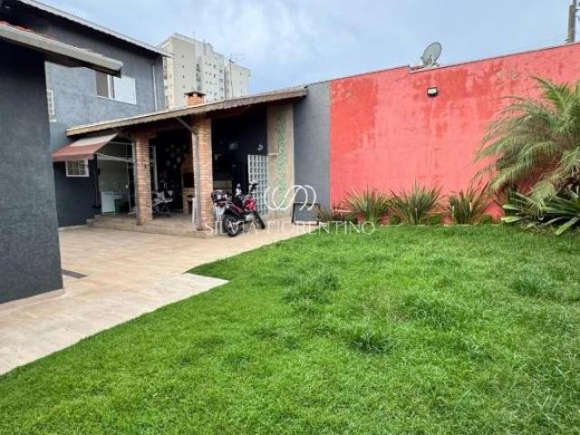 Casa para venda em Cidade Jardim de 323.00m² com 3 Quartos, 1 Suite e 2 Garagens