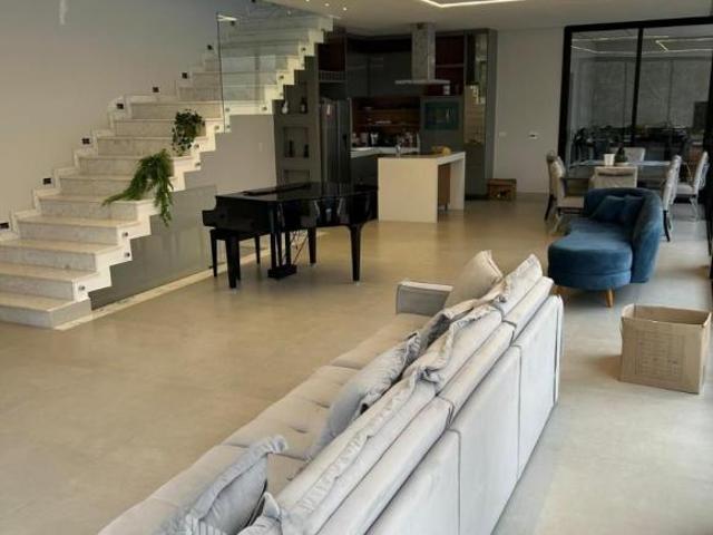 Casa para venda em Cidade Tamboré de 360.00m² com 4 Quartos, 4 Suites e 4 Garagens